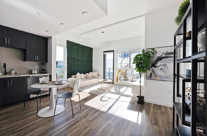 Elegant Apartment- Free Parking - West Hollywood, CA