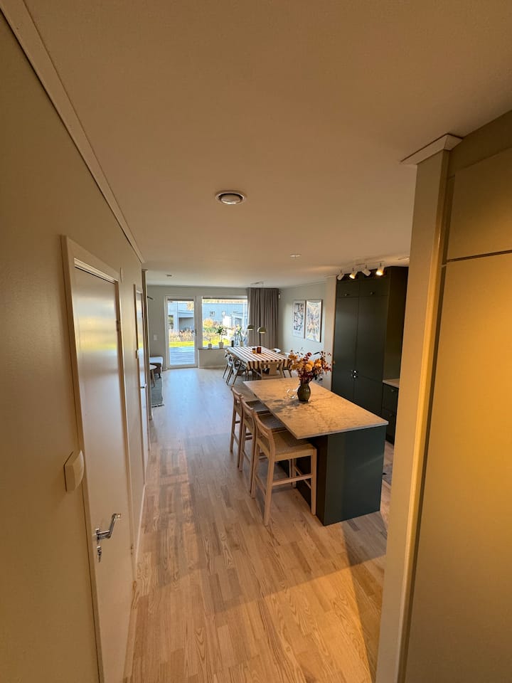 Ljust Och Modernt Radhus I Ett Härligt Område - Mölndal