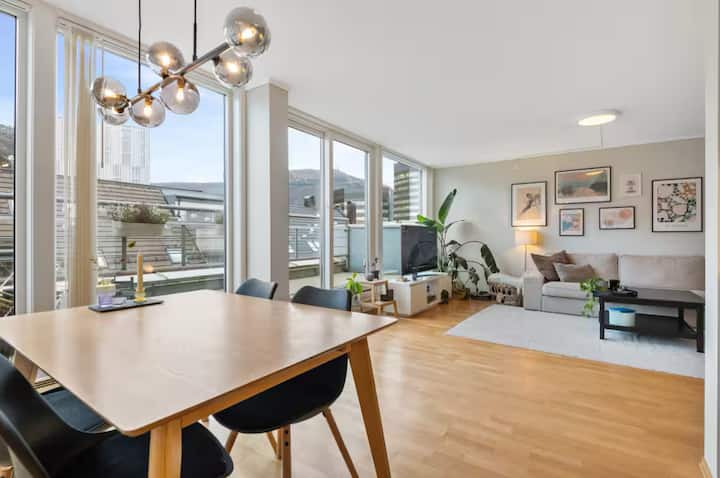 Lys Leilighet | Stor Terrasse | Heis | Sentralt - Bergen