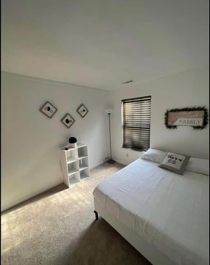 Cozy Bedroom With Private Bathroom - Suffolk, VA