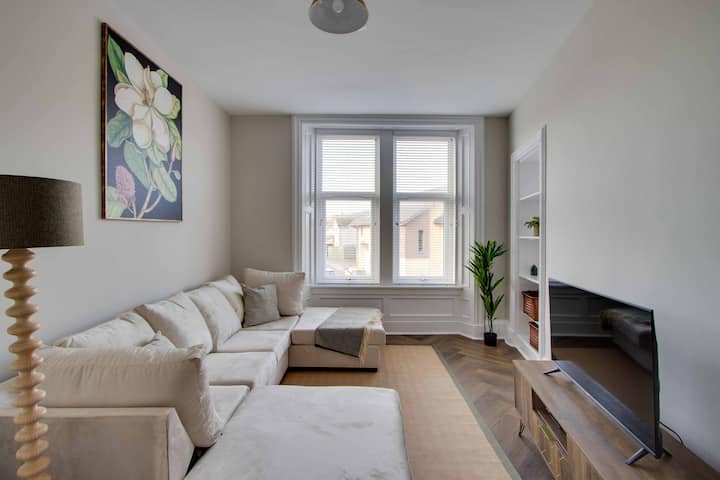 Large 6br Home • Parking • Near Arbroath Beach - Arbroath