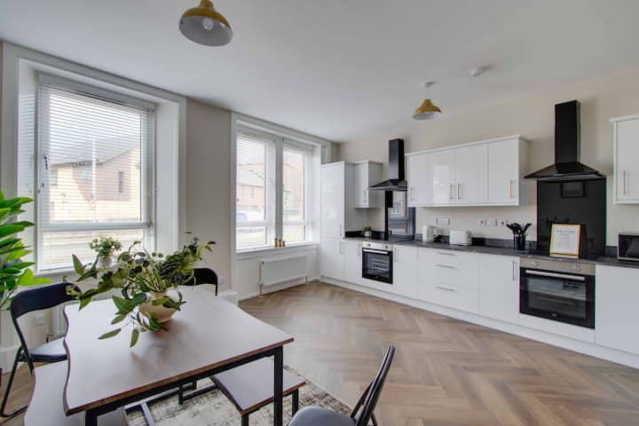 6br House, Family & Contractor Friendly, Nr Beach - 아브로스
