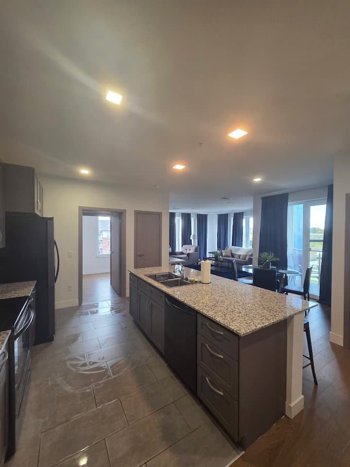 Comfy 2 Bedroom 12 Minutes From Downtown - Madison, WI