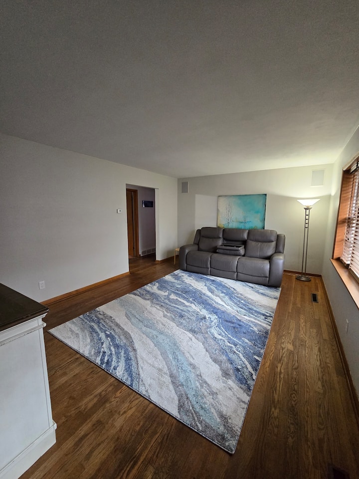 Cute, Cozy & Quiet! 7 Min-uw Hospital. Smoke Free! - Rockford, IL