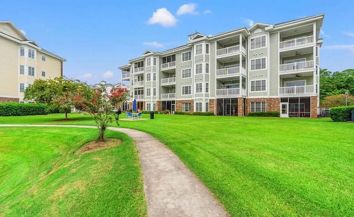 Coastal Comfort | 3br Condo W/ Balcony + Elevator - Myrtle Beach