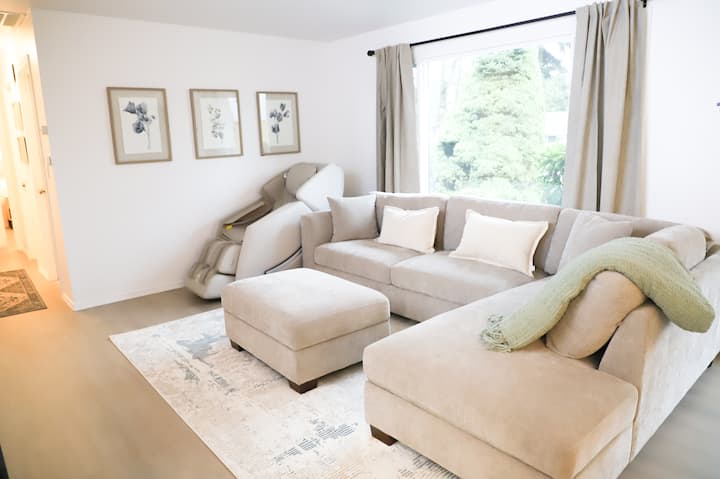 Luxury Spa Getaway W/sauna, Hot Tub &Massage Chair - Des Moines, WA