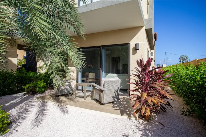 Brand New Gold Coast Condo Noord, 3 Pools, Gym - Aruba