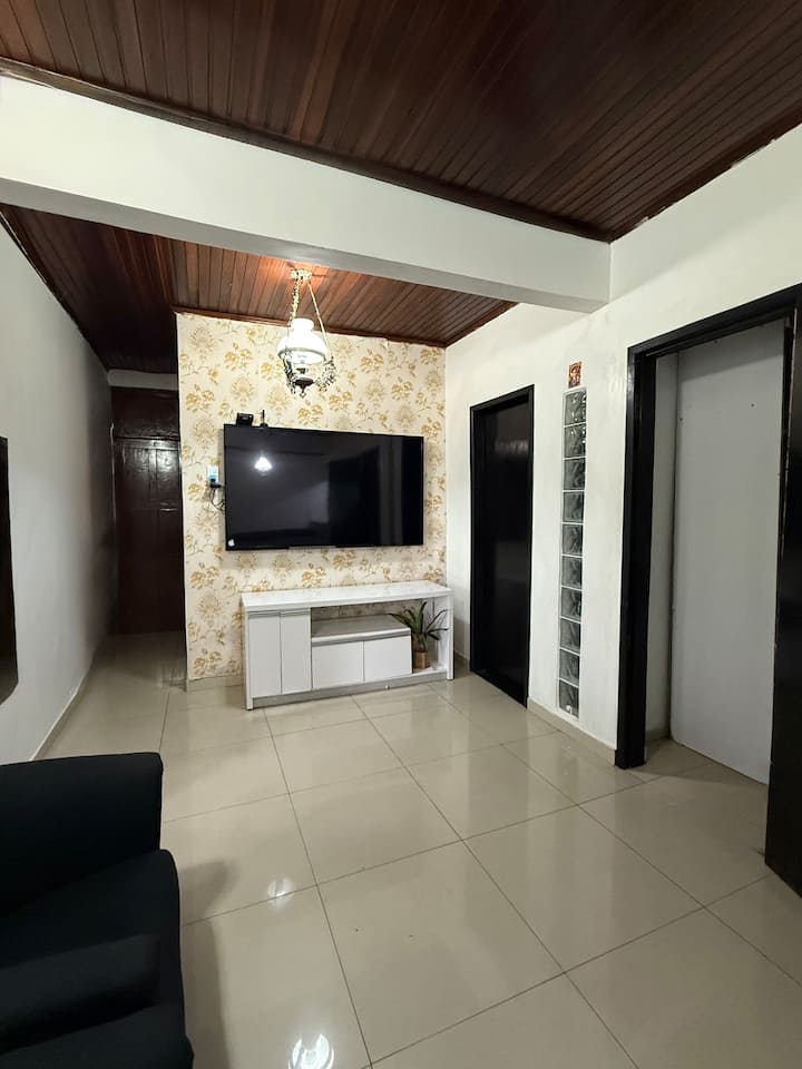 Casa Com Ampla Com áRia De Lazer • - Manaus