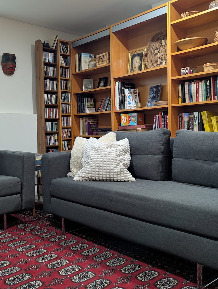 Spacious Suite Near Skytrain - Vancouver