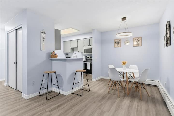 Spacious 2 Bedroom 1 Bath Apartment - Denver, CO