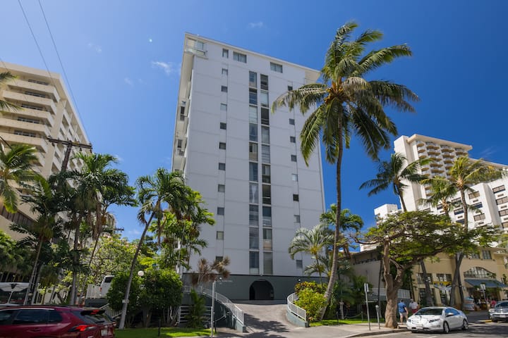 Minutes To The Beach! Free Parking! Up To 6 Guests - O‘ahu, HI