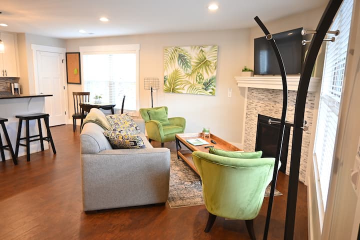 Green Leaf Modern Lux 2br/3bed W F Place Asheville - Swannanoa, NC