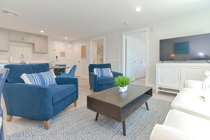 Luxury One Bedroom Condo On Plymouth Harbor - Pembroke, MA