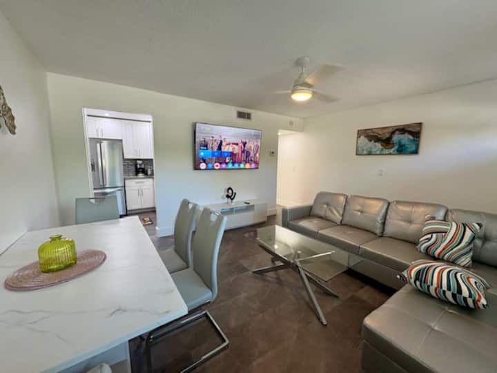 Stylish, Modern 1bd Prime E Delray Pets, Parking - Delray Beach, FL