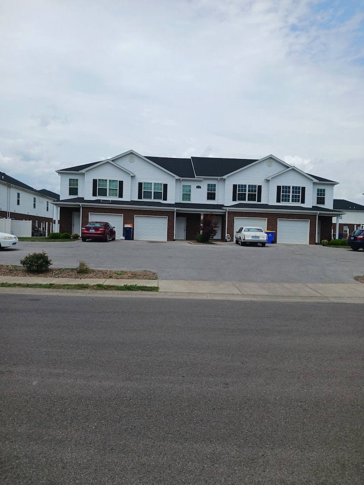 Sweet Home 10 Townhouse. - Bowling Green, KY