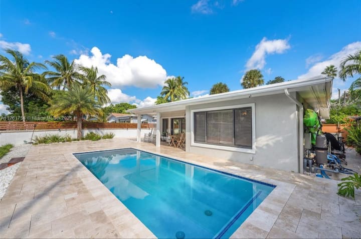 Fort Lauderdale Luxury Home Waterfront W/pool - Fort Lauderdale, FL