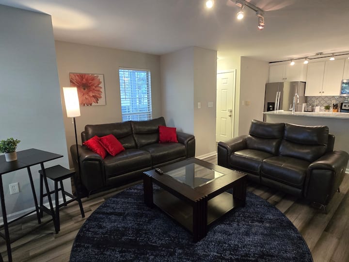 1/1 Condo With Gated Garage Parking - Sandy Springs, GA