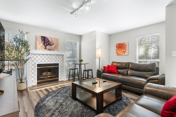 1/1 Condo With Gated Garage Parking - Sandy Springs, GA