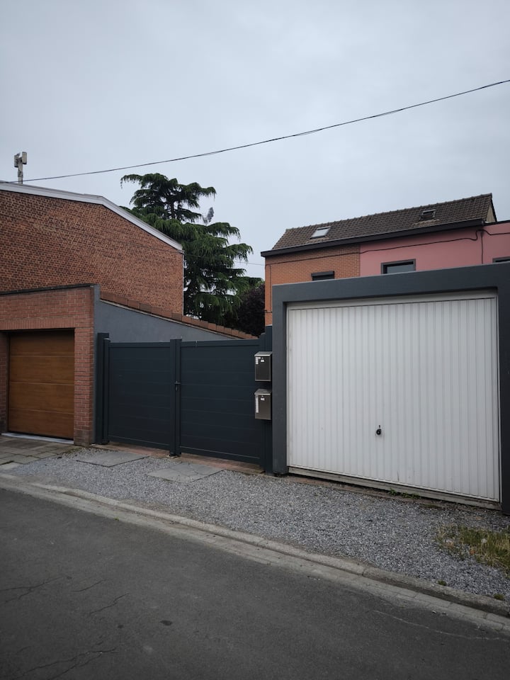 Maison 6 Chambres 16 Personnes Près Du Centre. - Charleroi