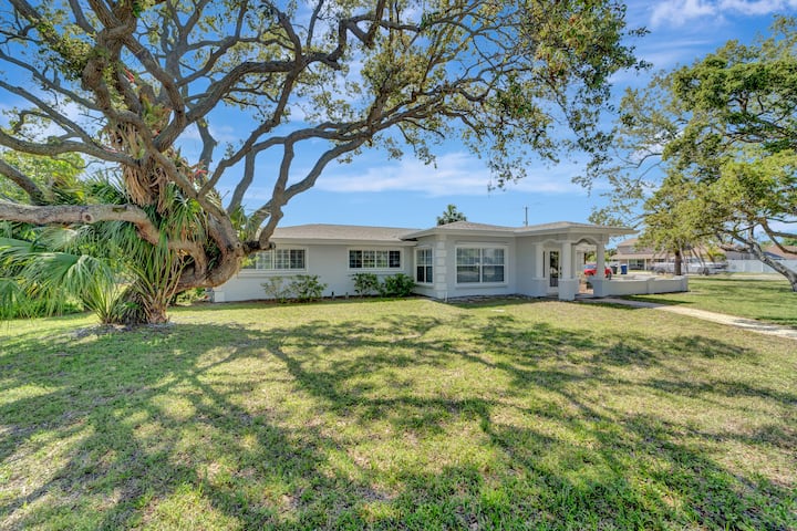 Home In Bradenton With Salted Heated Pool Hot Tub - Bradenton, FL