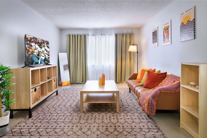 Bright & Stylish 2br Apartment Min From Downtown - Jacksonville, FL