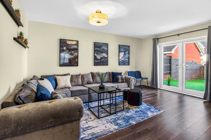 Designed For Long Stays • Enquire For Discounts! - Bedford