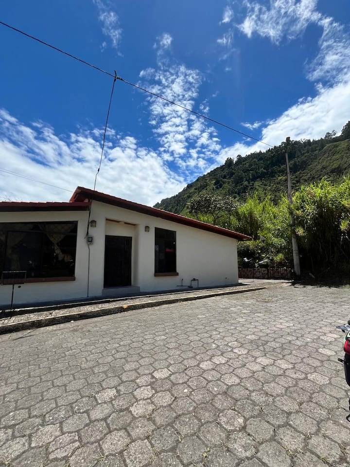 Cabaña Familiar Con Garaje - Tungurahua