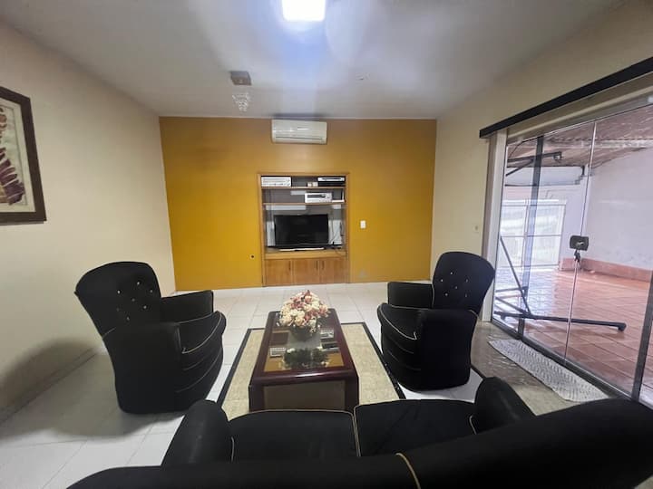 Casa Ampla E Agradável • - Manaus