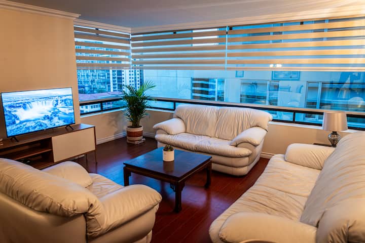 Departamento Con Piscina Parque La Carolina - Quito (Ecuador)