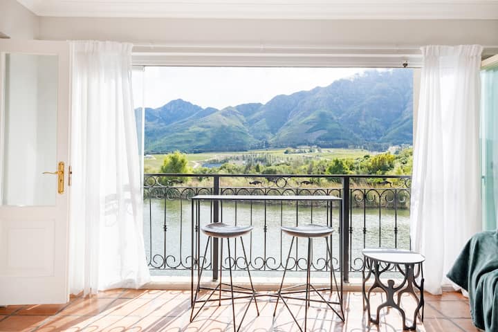 Luxury Franschhoek Villa – Pool & Lake Views - Franschhoek