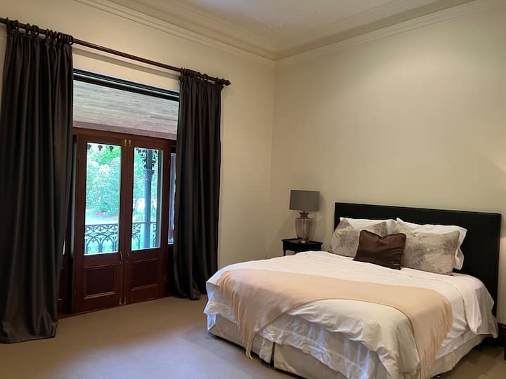 Nook Farm
(A 155 Years' Heritage!) - Nagambie