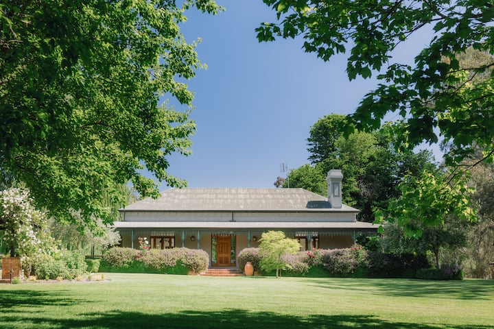 Nook Farm
(A 155 Years' Heritage!) - Nagambie