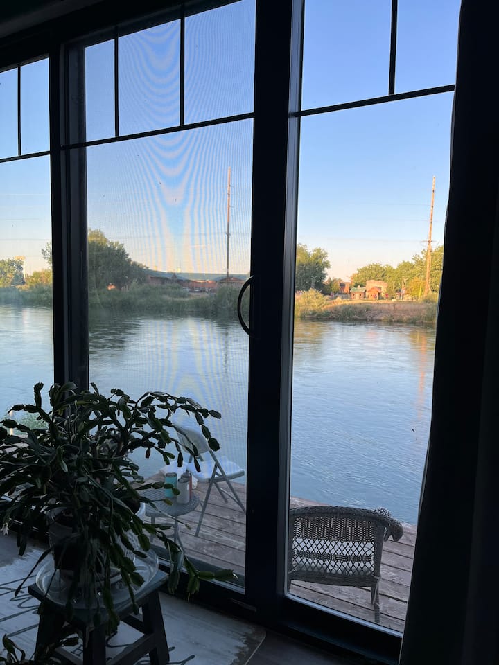 Casper Riverfront Getaway/decks & Views - Wyoming