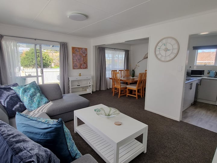 Nikau Cottage. Close To Town. Bright, Sunny, Clean - Coromandel