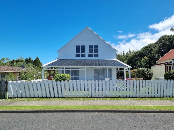 Nikau Cottage. Close To Town. Bright, Sunny, Clean - Coromandel