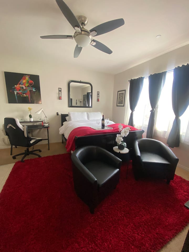 Single Studio Apartment - Oxnard, CA