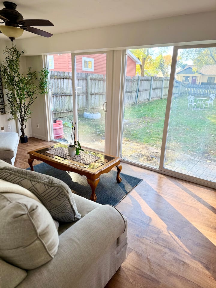 Cozy 3-bedroom Home On South Side La Crosse - La Crosse, WI
