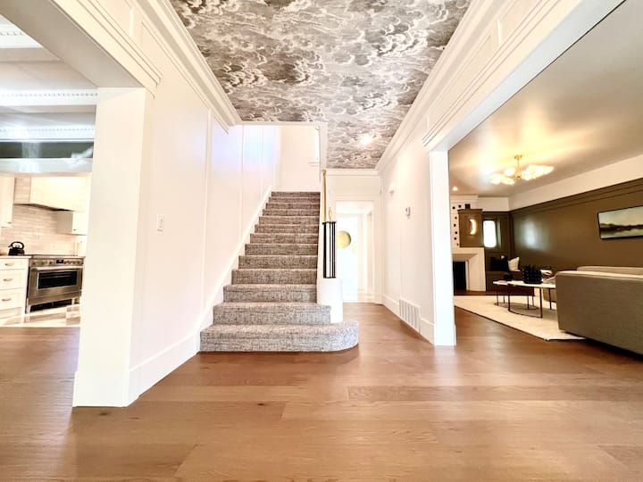 Prime Walkable Slc • Spacious 5br Home+3-gig Wifi - Salt Lake City, UT