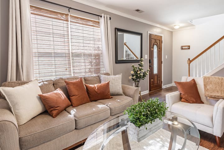 The Golden Hour Retreat - Huntsville, AL