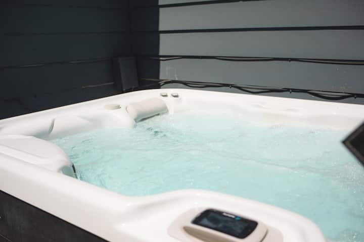 Pet-friendly 2br W/ Hot Tub, 7 Min To Hospitals - Billings, MT