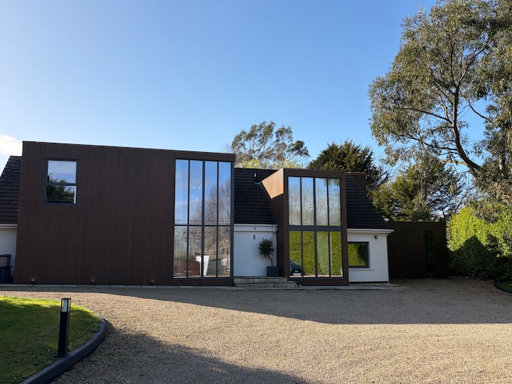 Modern Luxury Home • Sleeps 16 • Cinema, Bar & Gym - Ashbourne