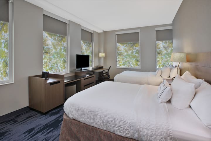 Top Downtown Location + Free Breakfast - Milwaukee