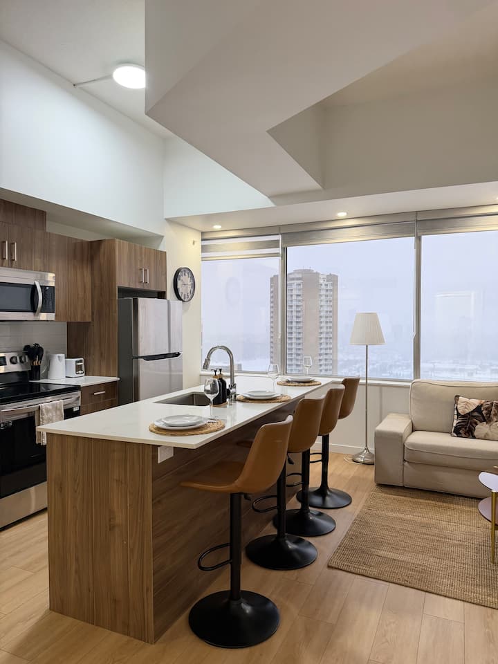 Downtown Gem:2br Apartment With Stunning City View - Edmonton