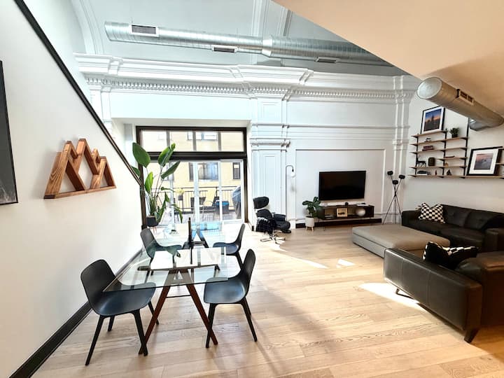 Iconic Downtown Modern Loft - Grand Rapids, MI