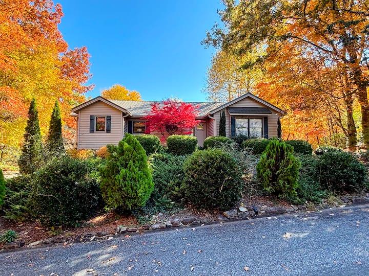 Deer Crossing - In Rumbling Bald - Lake Lure - Lake Lure, NC