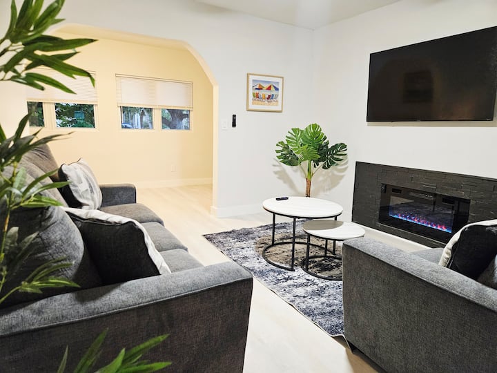 Modern Coastal Retreat-minutes To The Beach! - West Palm Beach, FL