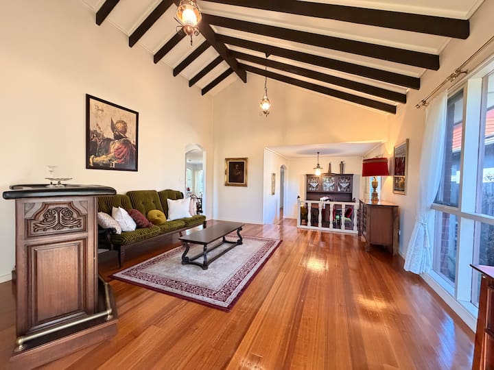 Beachside Escape –Your Coastal Getaway This Summer - Frankston