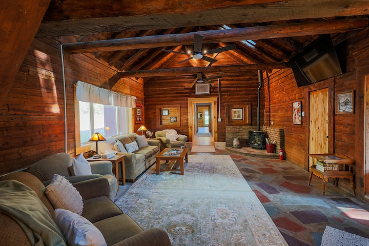 Cozy Cabin In A Cabin • Near Jay Peak Ski Resort - Sutton