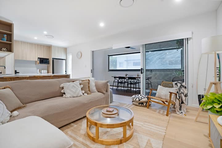King Of Kings ~ #Townhouse #Modern #Dlug #4bedroom - Caloundra