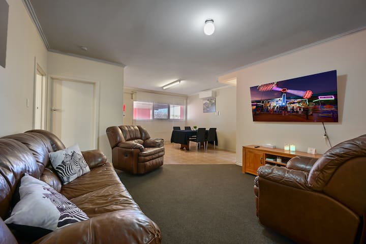 Three Bedroom House At Econo Lodge Port Augusta - ポート・オーガスタ